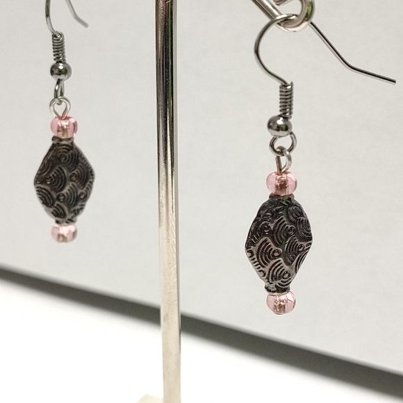 Jewelry | Chic Pink And Silver Patterned Earrings | Poshmark